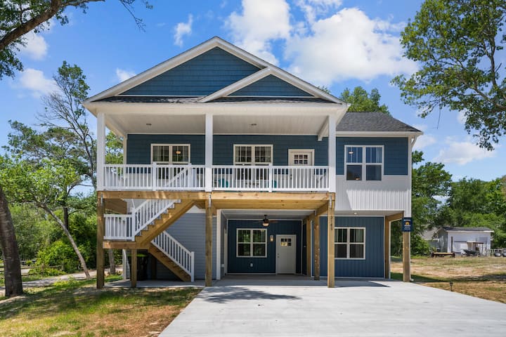 Ferry House: Porch, 2 Kitchens - Holden Beach, NC