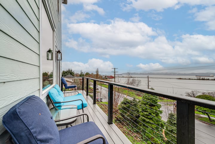 Astoria Home Base W/ River Views, 3 Mi To Dtwn! - Astoria, OR