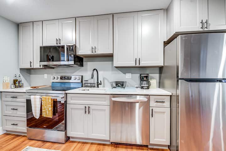 4 Blocks To Riverwalk: Updated Astoria Studio - Astoria