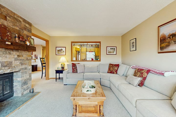 3br Townhouse, Balcony, Bbq, Shared Pool & Hot Tub - Mount Snow, VT