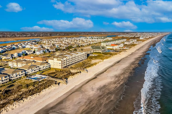Beach Bliss: Beach-view Condo Near Beach And Pool - Ocean Isle Beach, NC