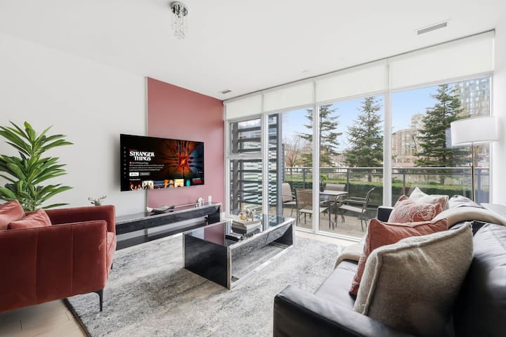 Lux 4br Townhome | Walk To Cn Tower W/parking! - Toronto