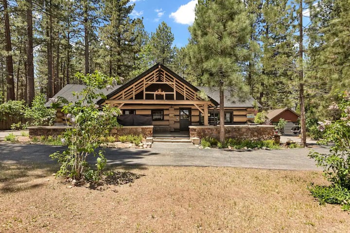 Historic Log Cabin • Hot Tub • Firepit • Near Lake - Big Bear Lake, CA