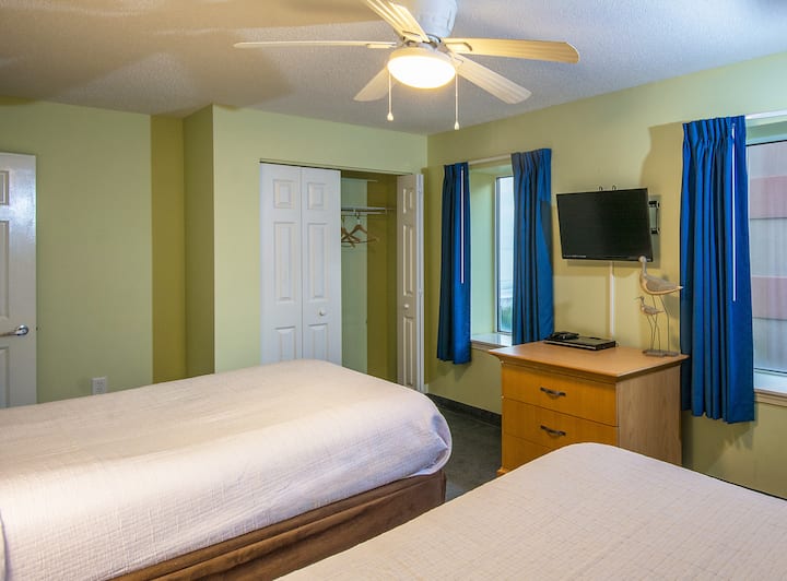 4 Beach Getaway 3 Bedroom Units With Full Kitchen - Myrtle Beach, SC