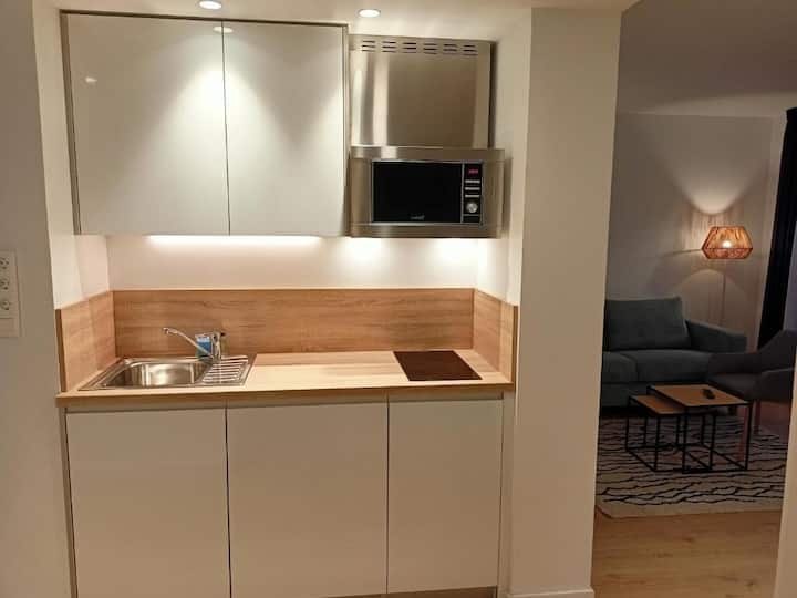 Stylish Apartment Steps From Playa De Gros - San Sebastián