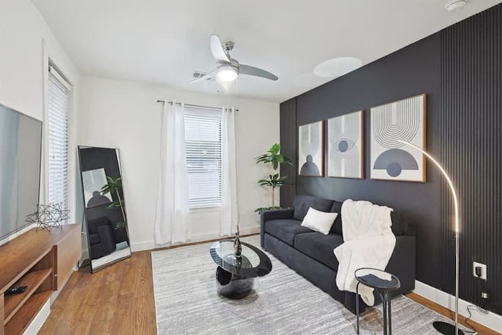 Chic And Stylish 2b W/ Pool Near Legacy West - Frisco, TX