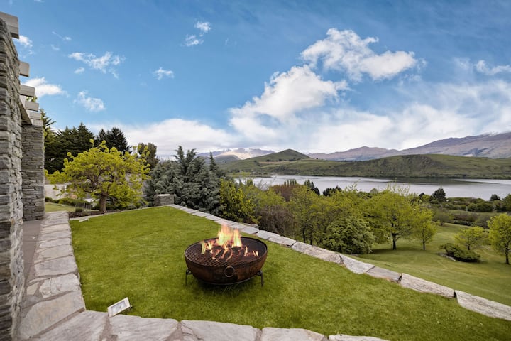 Hayes View Retreat-perched Above Lake Hayes, - Arrowtown