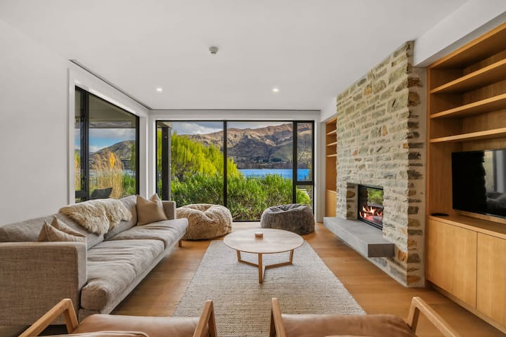 Lakefront Luxury 2 Bedroom Apartment - Wanaka