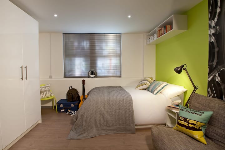 Student Only Snug Studio At Summit House Cardiff - Cardiff