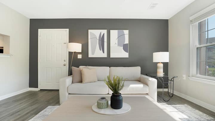 Landing | Modern 2bd, Pool, Yoga Studio - Ocala, FL