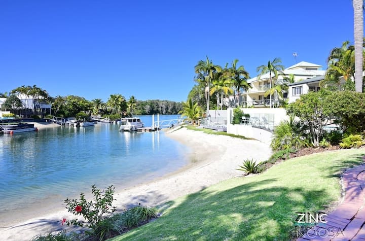 St Tropez 8: Waterfront With Rooftop Spa & Sauna - Noosa Heads