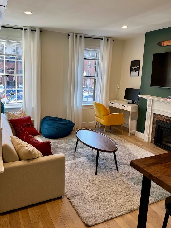 Stylish Boston Getaway | Rooftop & Fireplace - Boston, MA