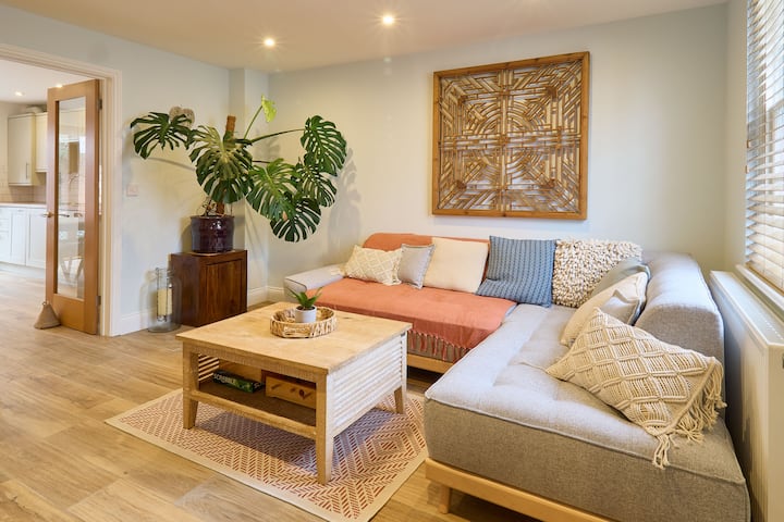 Host & Stay | Aurora - Deal