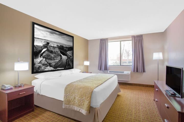 Super 8 Page | King Studio | Near Horseshoe Bend - Vermilion Cliffs National Monument