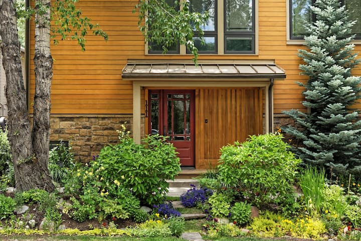 Apres On 6th | Serene 3br Retreat With Hot Tub - Aspen, CO