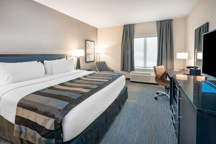 1 King Bed | Wingate Moab | Near Arches Park - Moab, UT