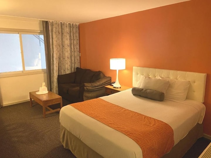Howard Johnson Ac | Queen Room | Free Parking - Atlantic City, NJ