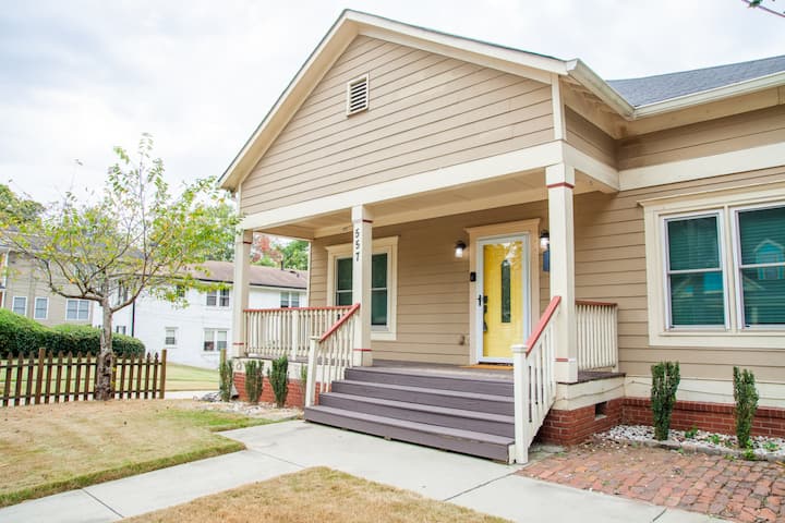 Historic Westend Jewel-pet Friendly, Sleeps 12 - Atlanta, GA