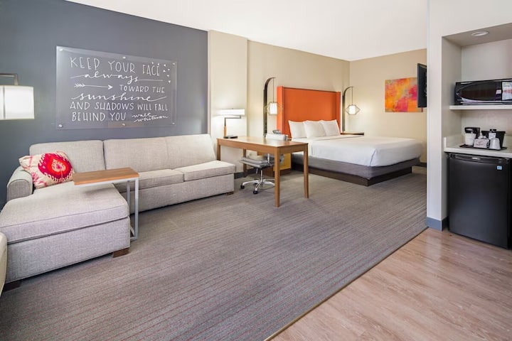 La Quinta Oc Airport| Executive King| Pets Allowed - Santa Ana, CA