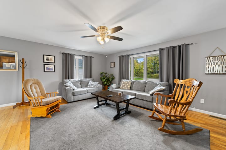 Savvy Jeans Lake House - Fredonia, NY