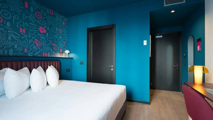 Designer Furnishings & Social Spaces - Милан