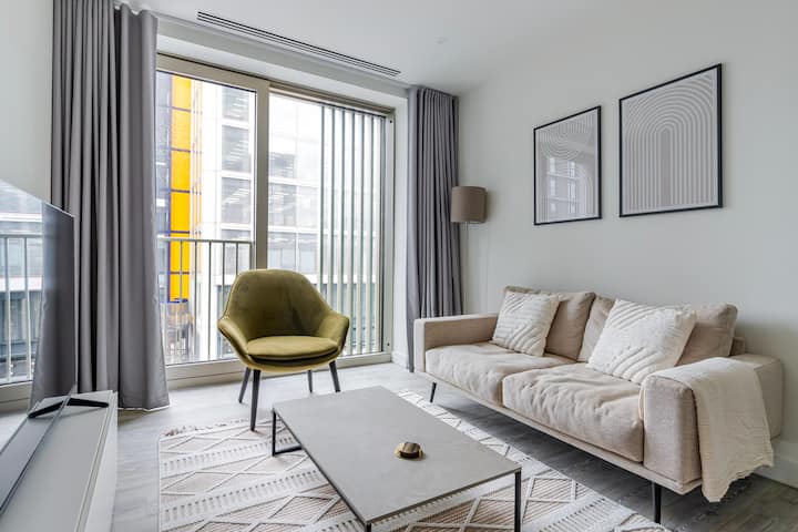 Blueground | Stratford, Rooftop, Nr Olympic Park - Londen