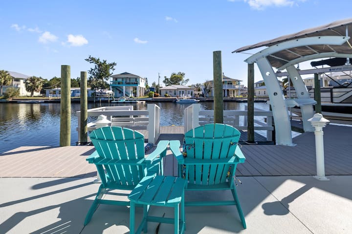 Hernando Beach Waterfront Escape 3/br, 2ba Boat - Weeki Wachee, FL