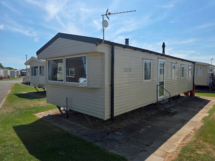 Bronze Caravan (Sleeps 6) Gl424 - Sutton on Sea
