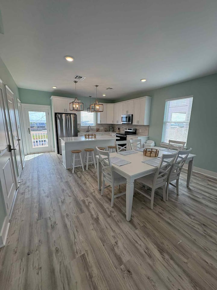 Spacious Baywinds Condo #9 - Coastal Realty Group - Grand Isle, LA