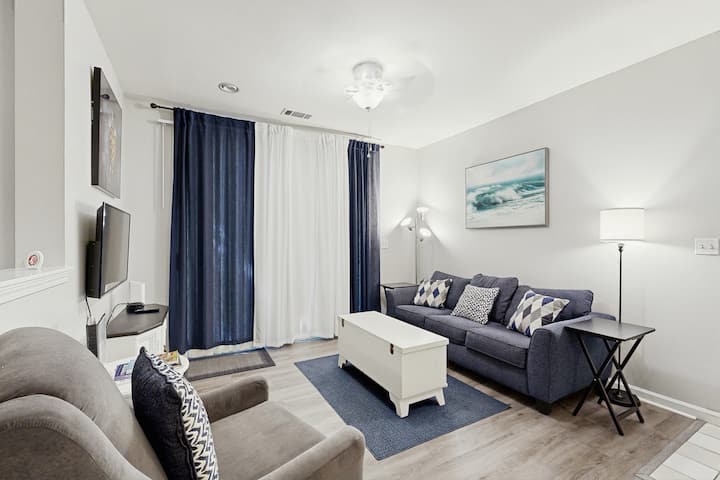 Fully-furnished First-floor Condo W/ Pool & W/d - Mount Pleasant, SC