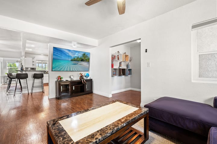 Spacious Family Retreat In San Dimas Great Locatio - Pomona, CA