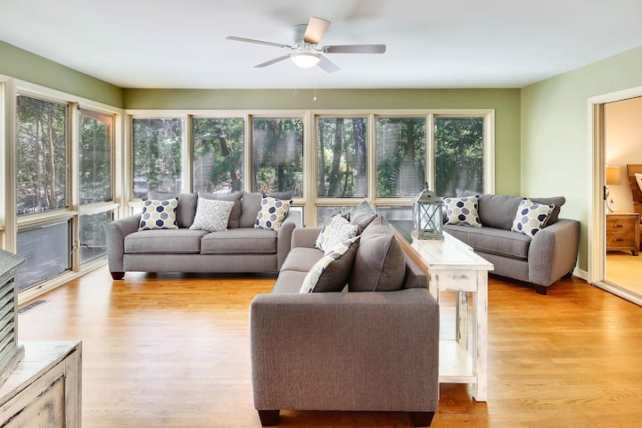 Dog-friendly Home With Large Deck, On-site Pools, - Seabrook Island, SC