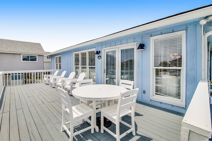Home W/ Wifi, Kitchen, Five Decks & Marsh Views - Folly Beach, SC