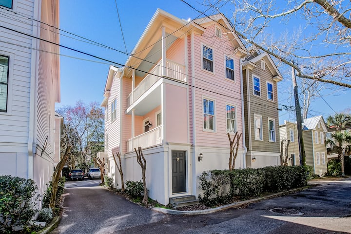 2-story Downtown Charleston House W/ Balcony & W/d - Charleston, SC