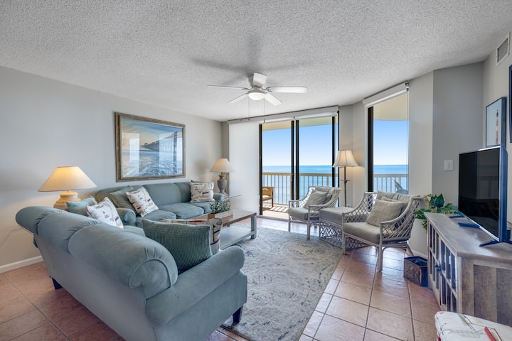 Oceanfront 3rd-floor Villa – Balcony Views & Pools - Folly Beach, SC