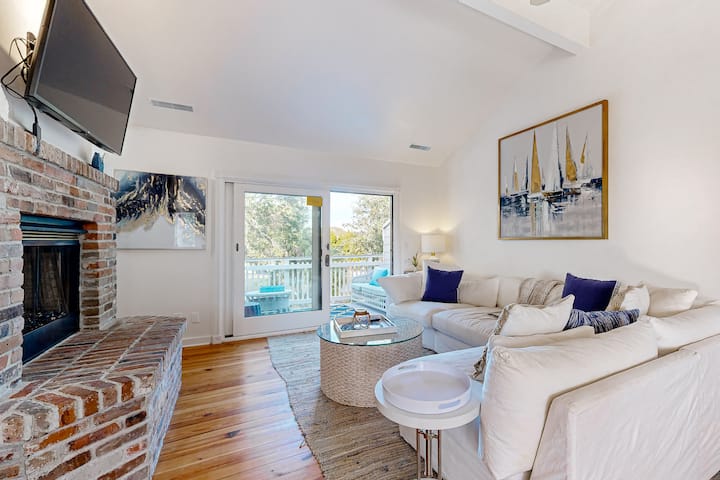 Updated Townhouse With Pool, Beach & Sports Access - Isle of Palms, SC