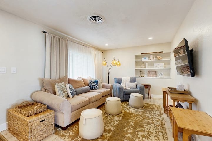 Charming Home Near Beach W/ Yard & Hot Tub - St. Pete Beach, FL