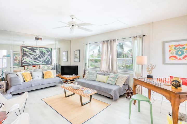 Inviting Condo Near Beach W/ Balcony & Ac - Clearwater Beach, FL