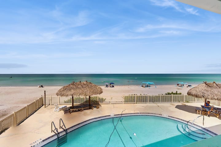 Charming Gulf Front Condo With Views Of Belleair B - Belleair Beach, FL