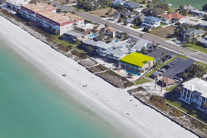 Charming Gulf-front Condo With  Beach Views - Belleair Beach, FL