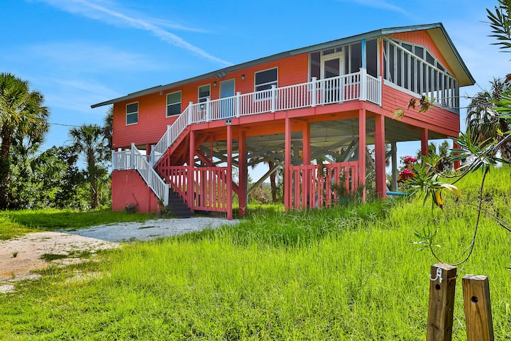 Coral Cottage | House In Pine Island - Weeki Wachee, FL