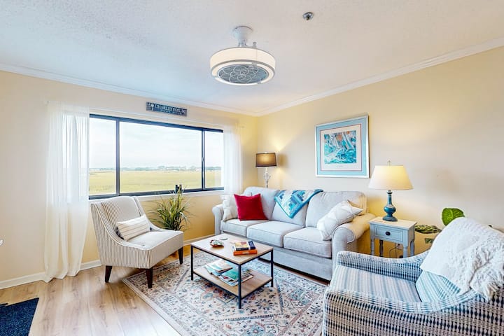 Marsh-view Condo W/ Pool, Tennis & Private Balcony - Folly Beach, SC