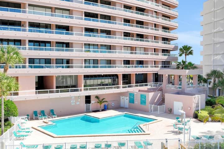 Luxe Penthouse W/ Views, Balcony, Pool, Spa & Gym - Clearwater, FL