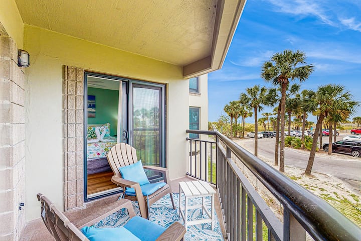 Contemporary Gulf Coast Gem Near Beach W/ Balcony - St. Pete Beach, FL