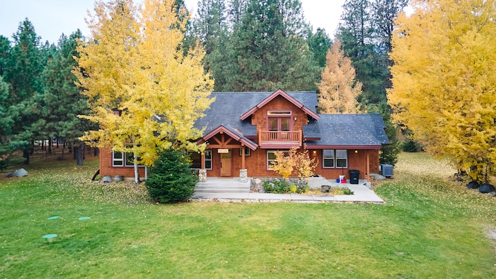 River Lodge - Country Craftsman Home - Lake Chelan, WA