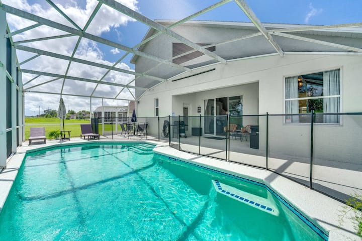 Spacious Retreat W/ Pool & Game Room - Davenport, FL