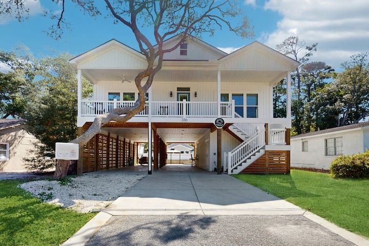 Coastal Home With Private Patio, Close To Beach - Oak Island, NC