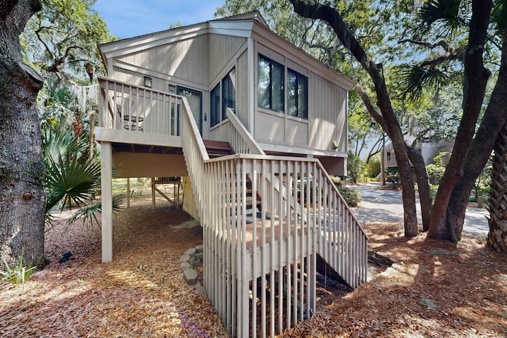 Comfy Golf View Cottage W/ Shared Pool & Wifi - Seabrook Island, SC