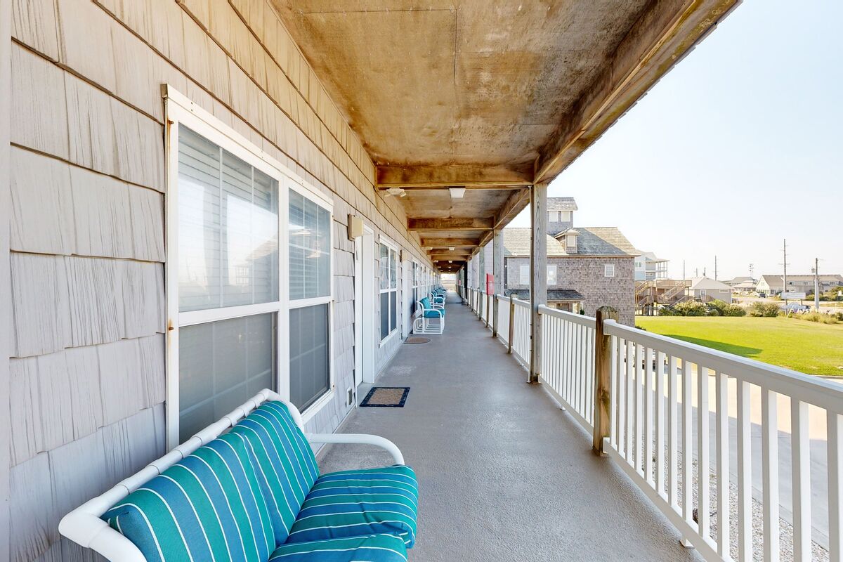 2BR Oceanfront | Deck | Pool | Küchenzeile - Condos zur Miete in ...