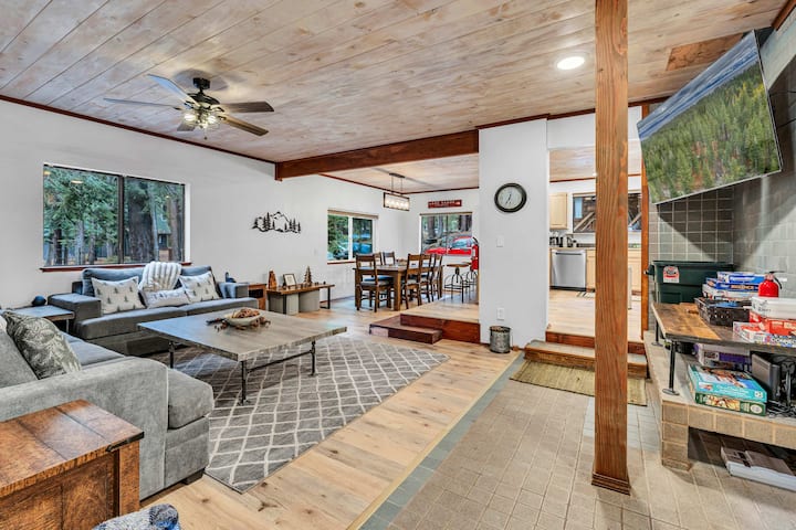 Wooded Getaway | Steam Shower + Views - Tahoe City, CA